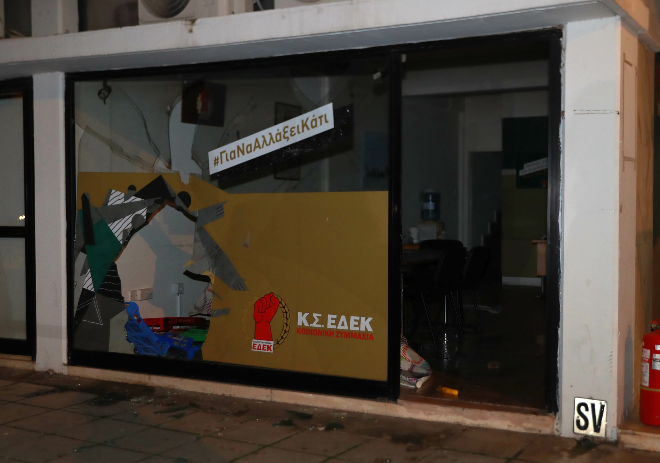 Η ΔΗΜΟΚΡΑΤΙΑ ΔΕΝ ΕΚΒΙΑΖΕΤΑΙ